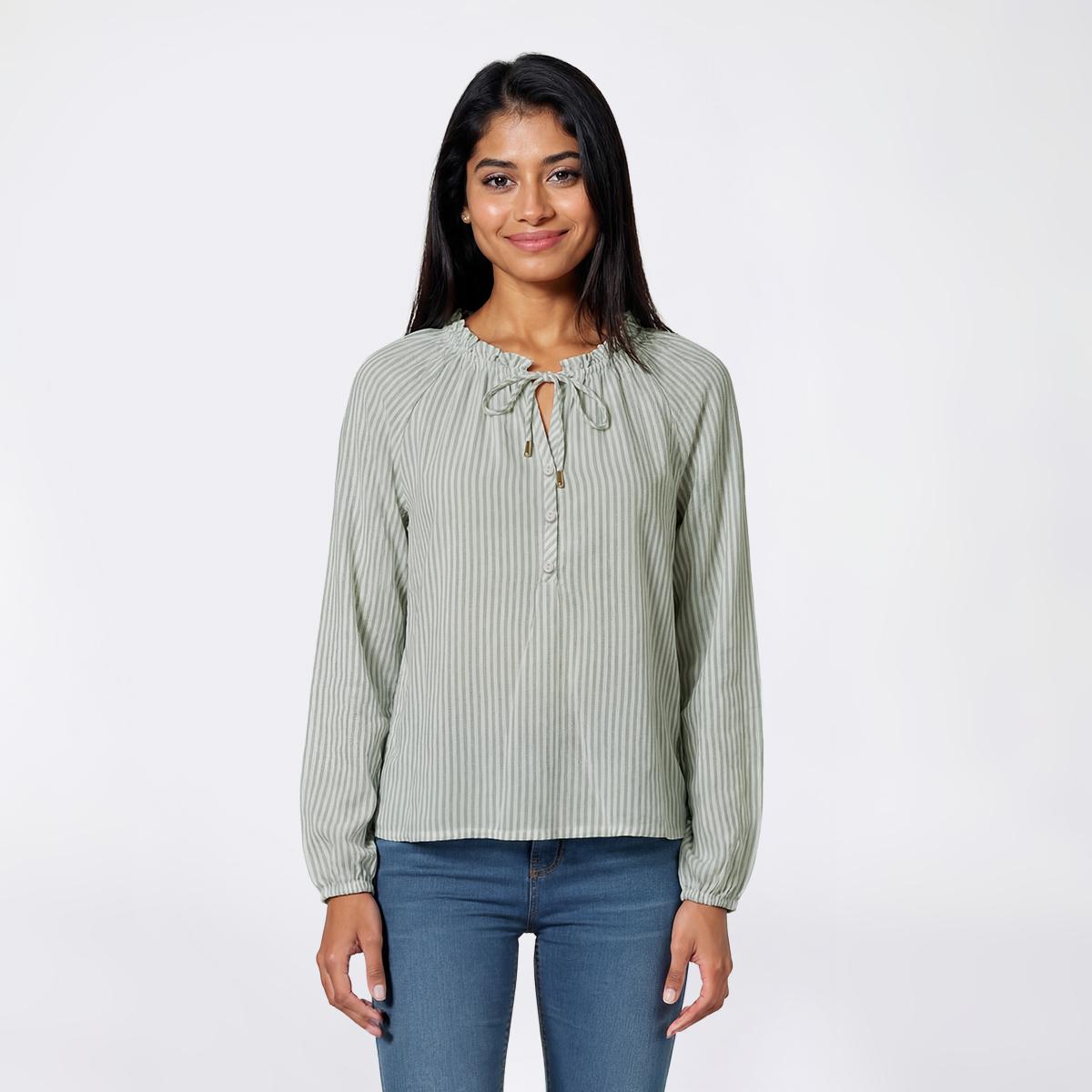 Click here for Juniors Wallflower Long Sleeve Coleen Gauze Peasan... prices